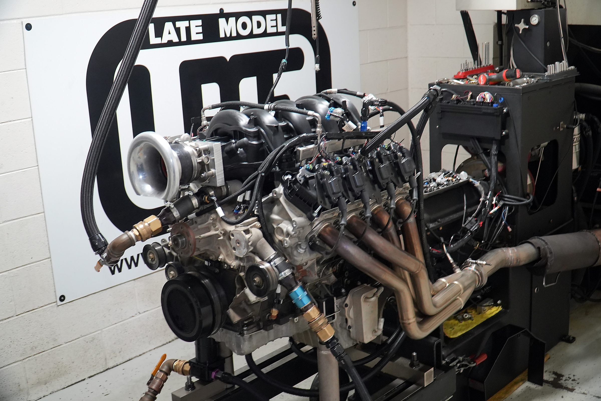 Project Bosszilla Gets A CNC Head Start From Late Model Engines
