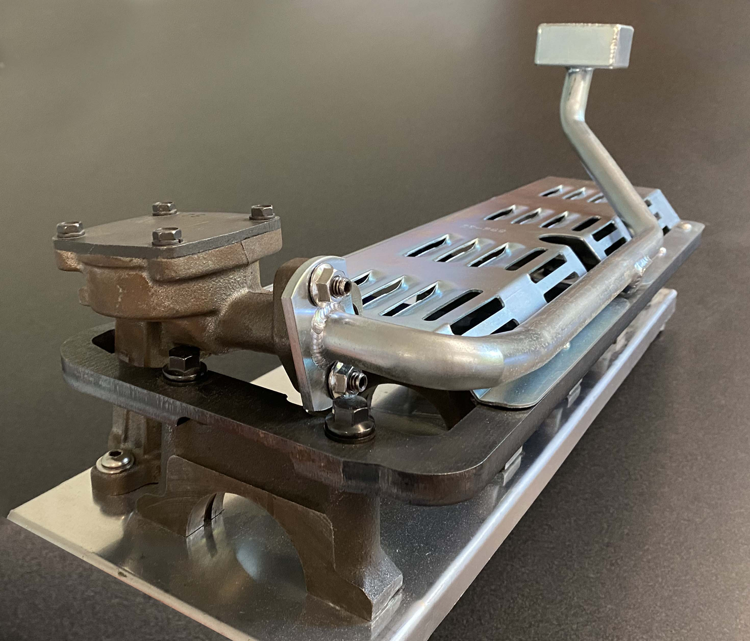 Main Girdle And Windage Tray — Both Strength And Oil Control